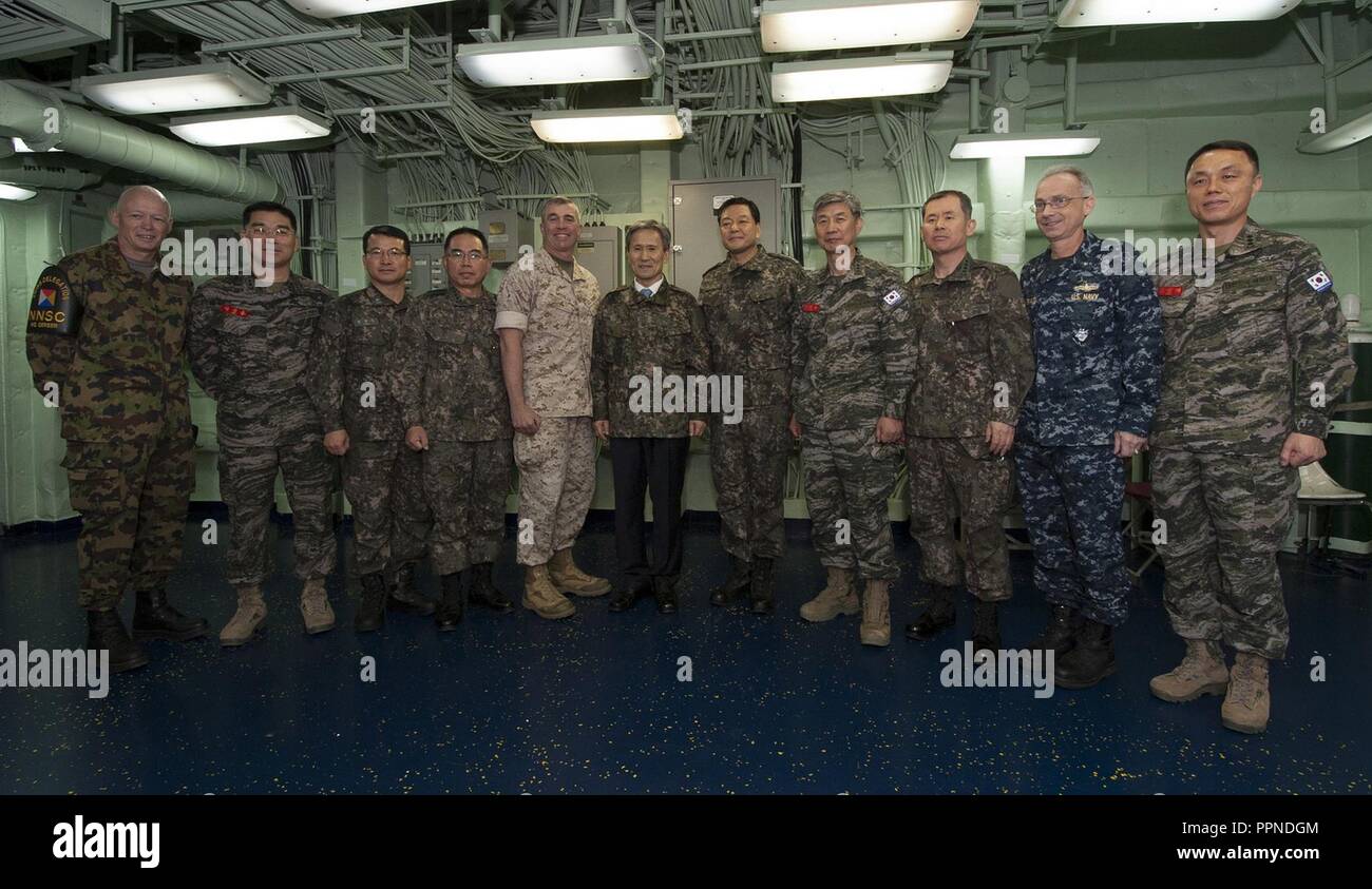 Minister of defense photo hi-res stock photography and images - Alamy