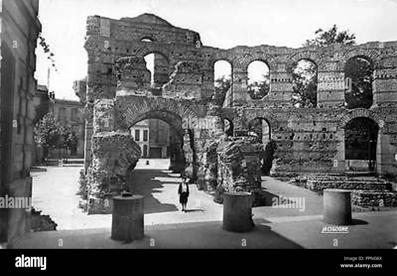 Palais gallien hi-res stock photography and images - Alamy