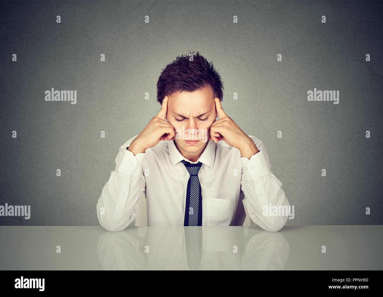 Leaning on hands hi-res stock photography and images - Alamy