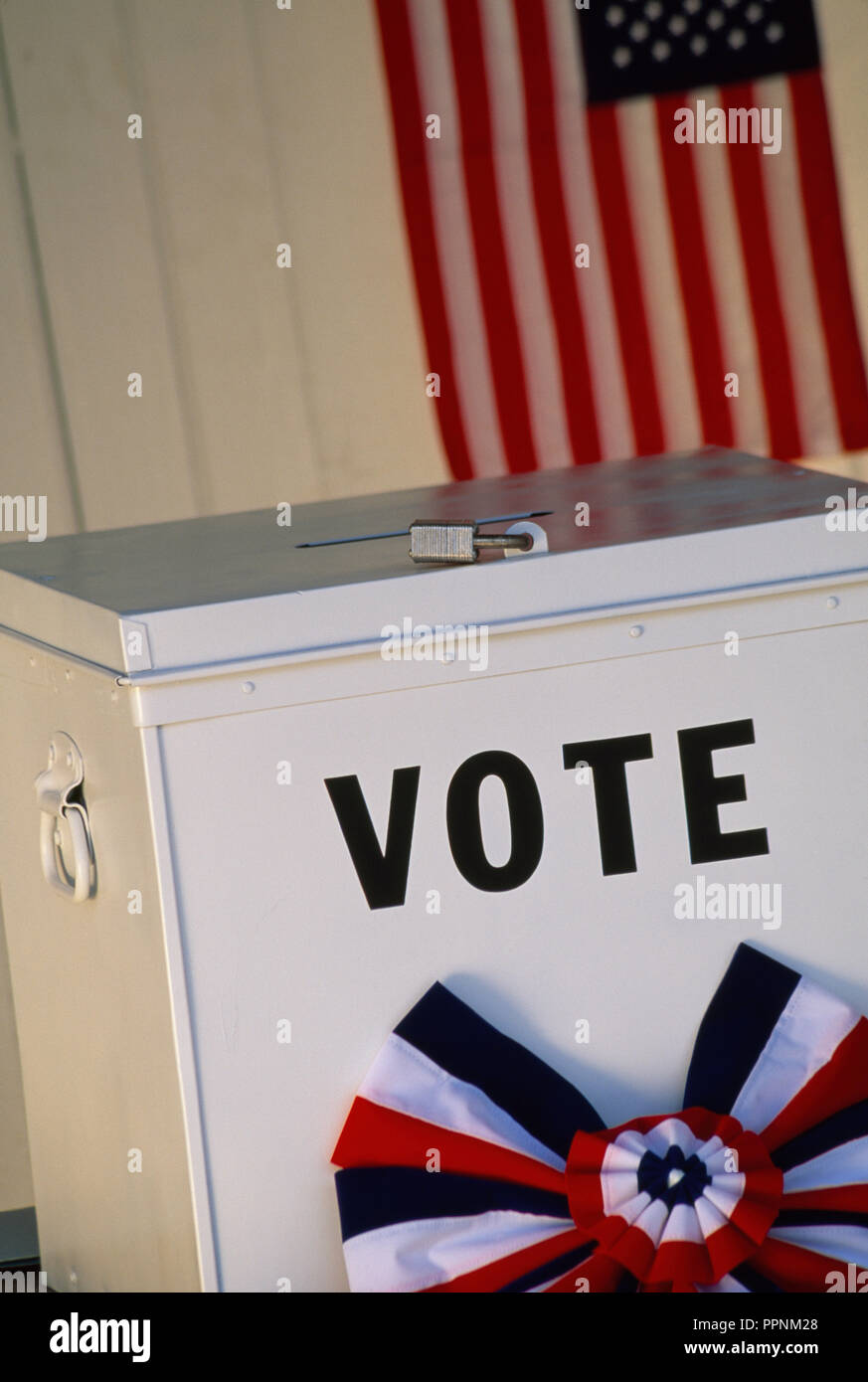 Analog voting hi-res stock photography and images - Alamy