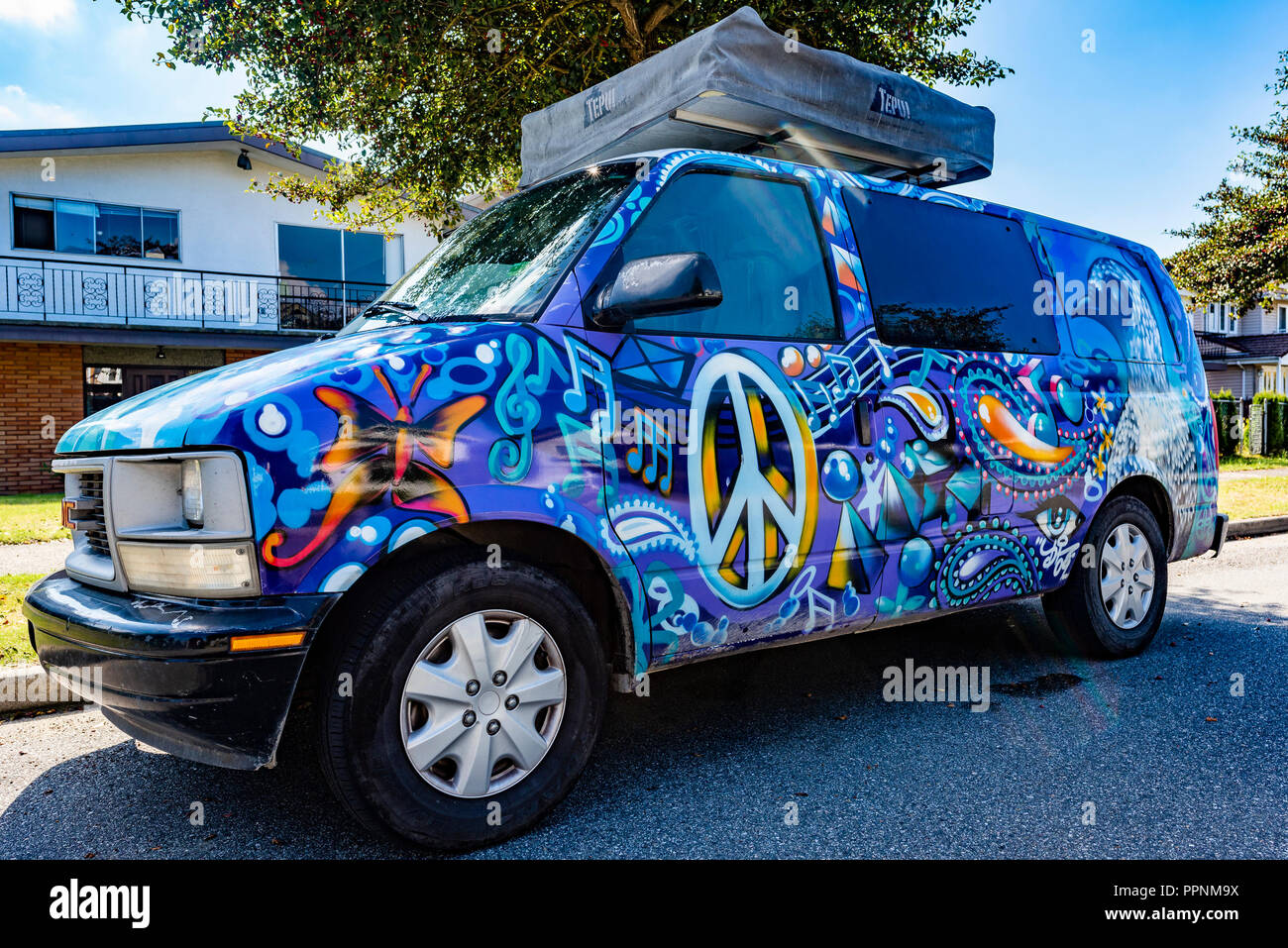 Hippie van hi-res stock photography and images - Alamy