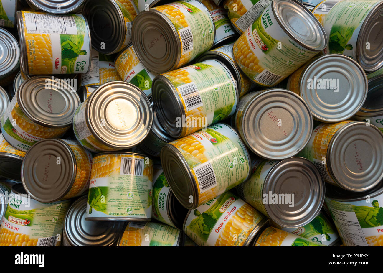 Food cans hi-res stock photography and images - Alamy