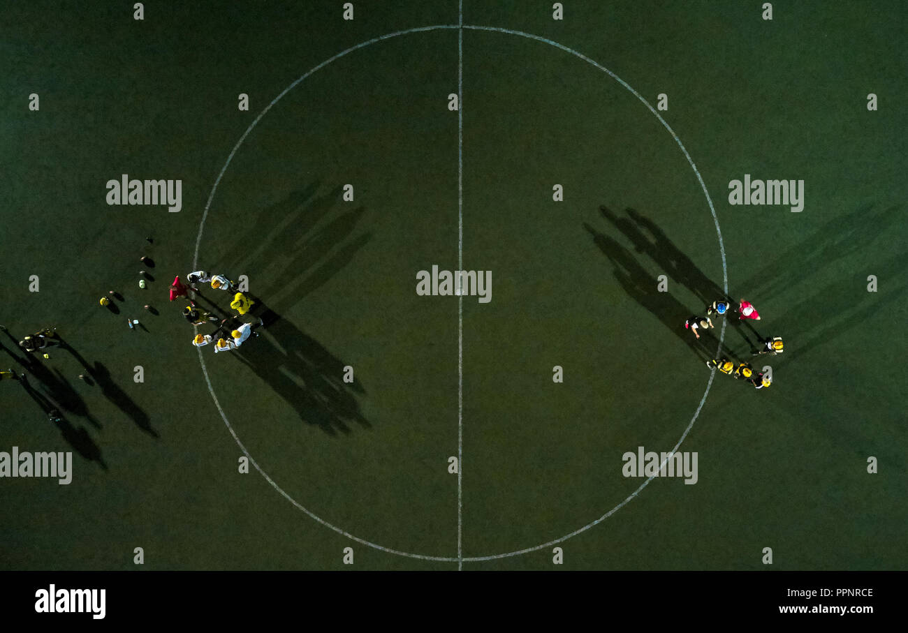 Aerial view players training game hi-res stock photography and images ...