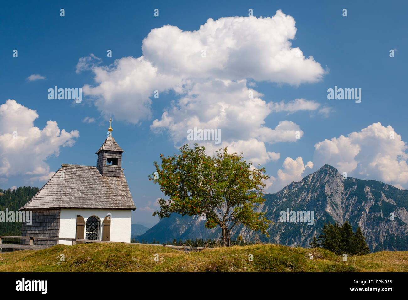 Postalm chapel rinnkogel postalm salzkammergut hi-res stock photography ...