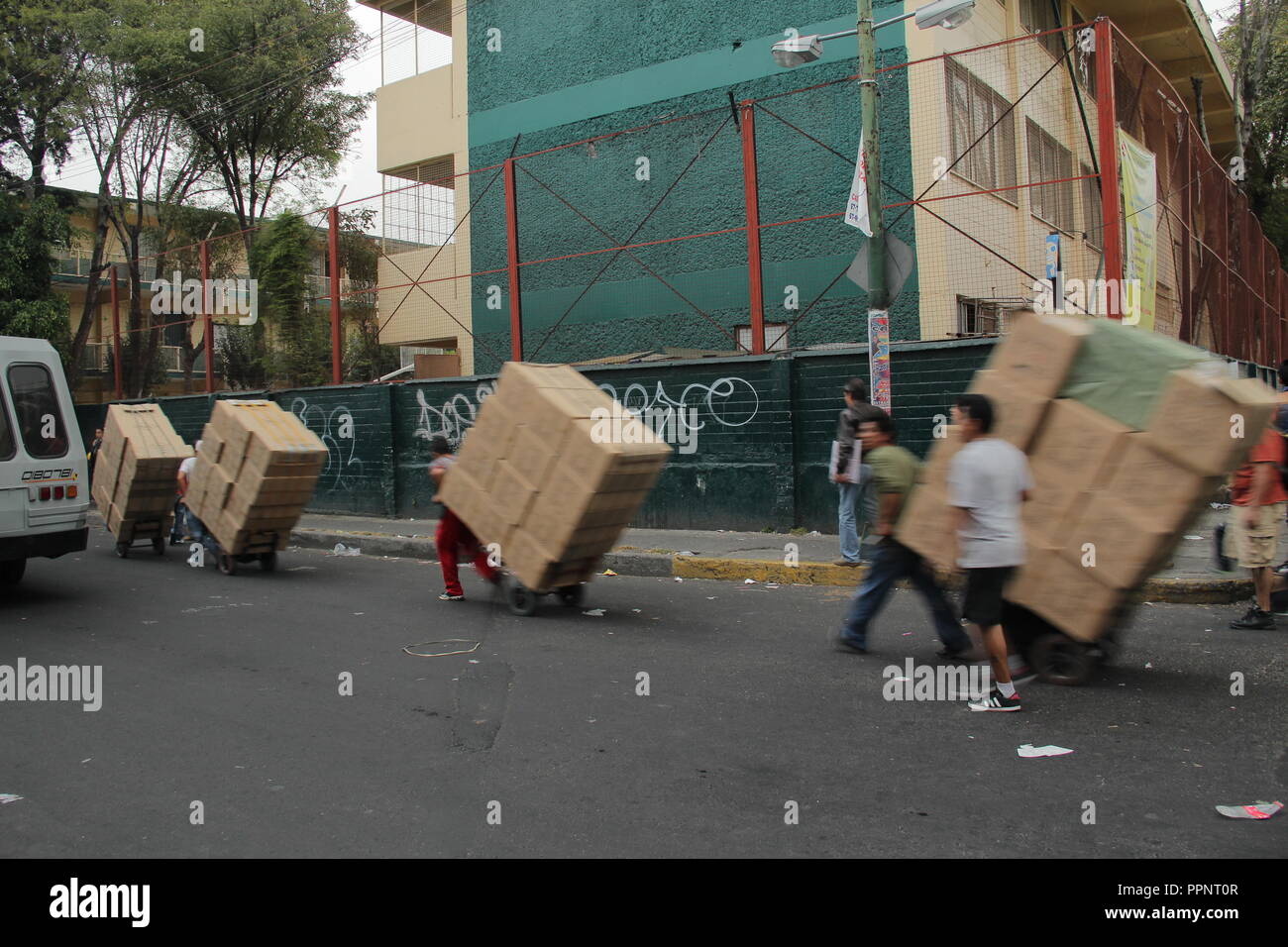 Porters at the Tepito market in Mexico city Stock Photo - Alamy