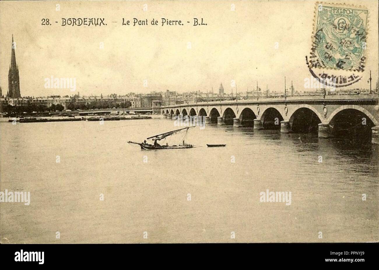 Bordeaux le pont-de-pierre 7 Stock Photo - Alamy