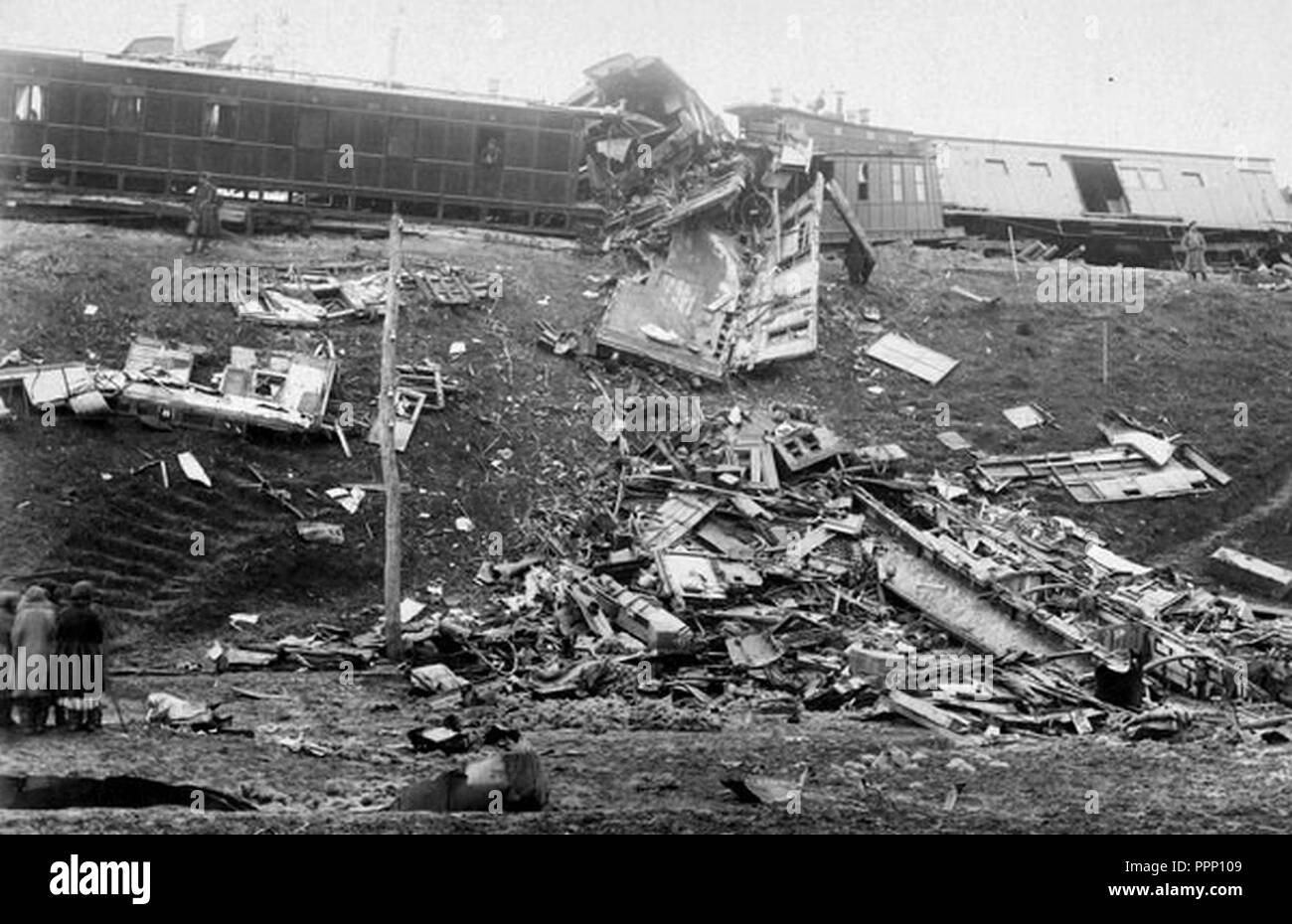 Borki train disaster 3 Stock Photo - Alamy
