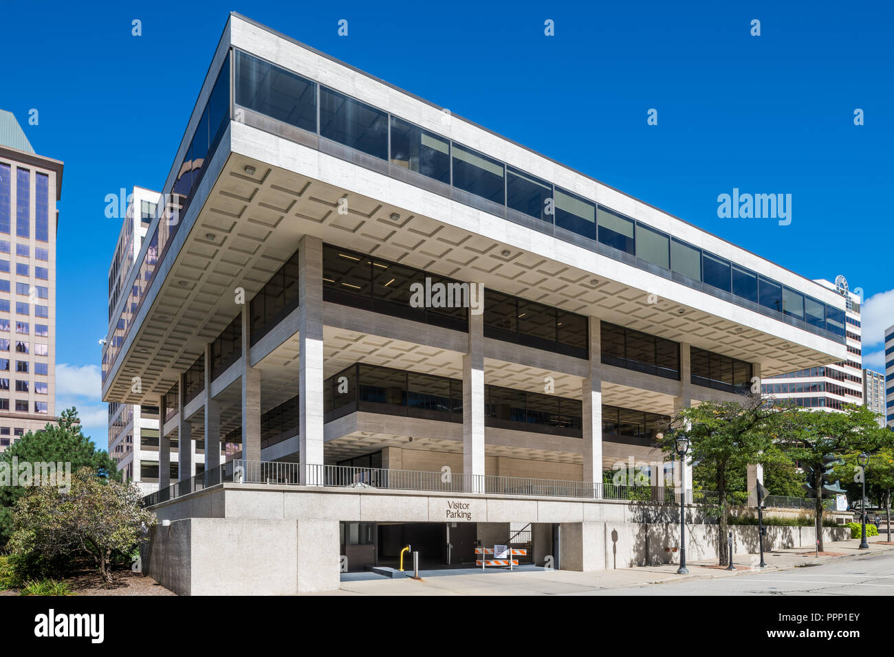 Insurance buildings architecture hi-res stock photography and images ...