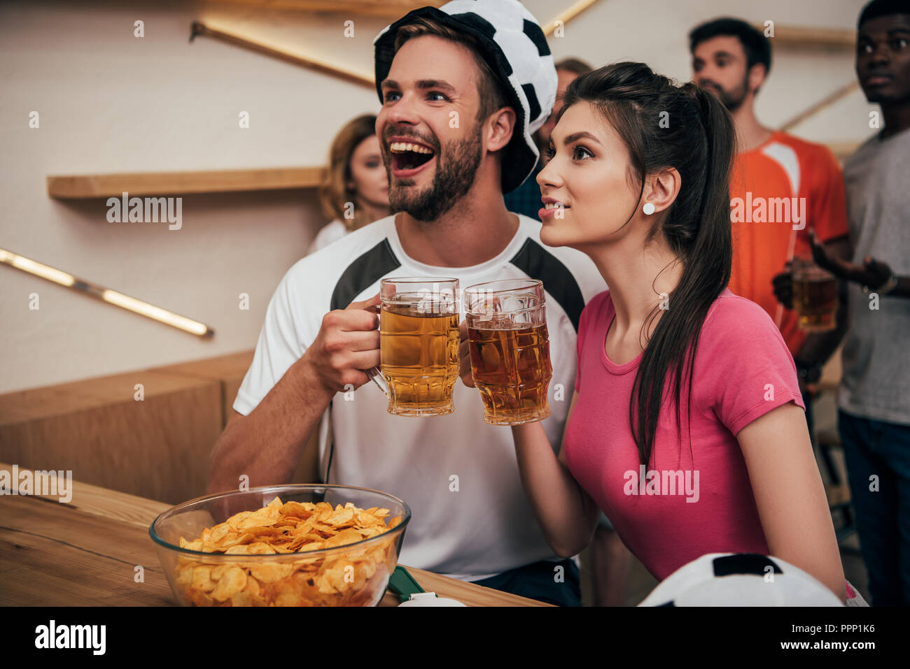 Women watching man bar hi-res stock photography and images - Alamy