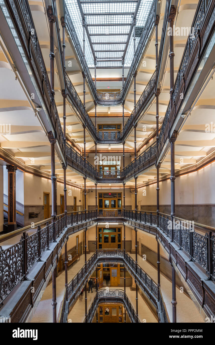 Milwaukee city hall building hi-res stock photography and images - Alamy