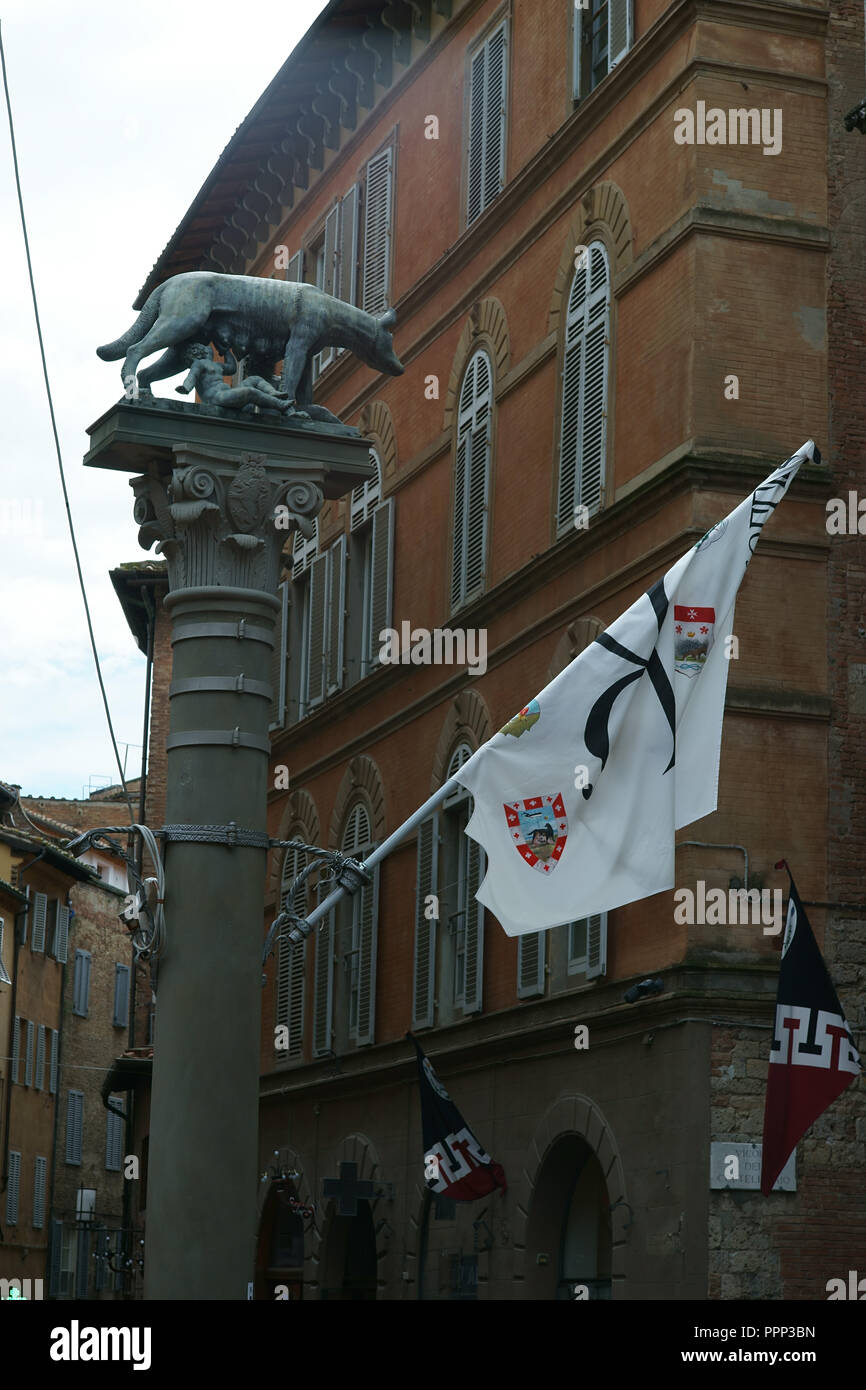 Bandiera italiana siena hi-res stock photography and images - Alamy