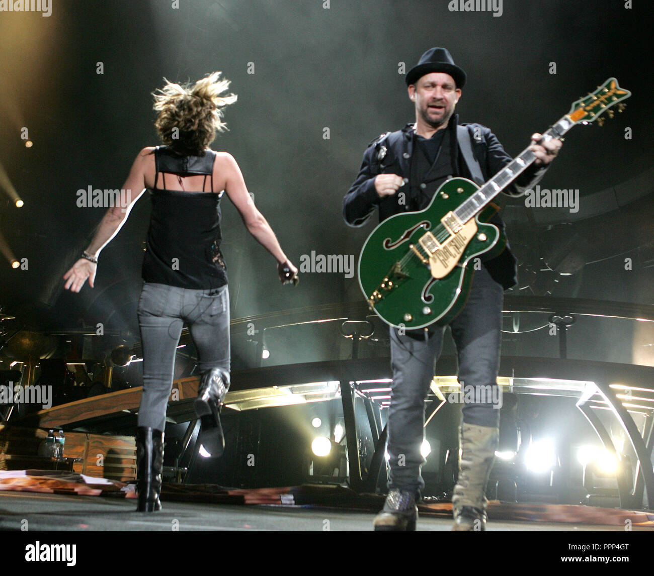 Jennifer Nettles (L) and Kristian Bush with Sugarland perform at the ...