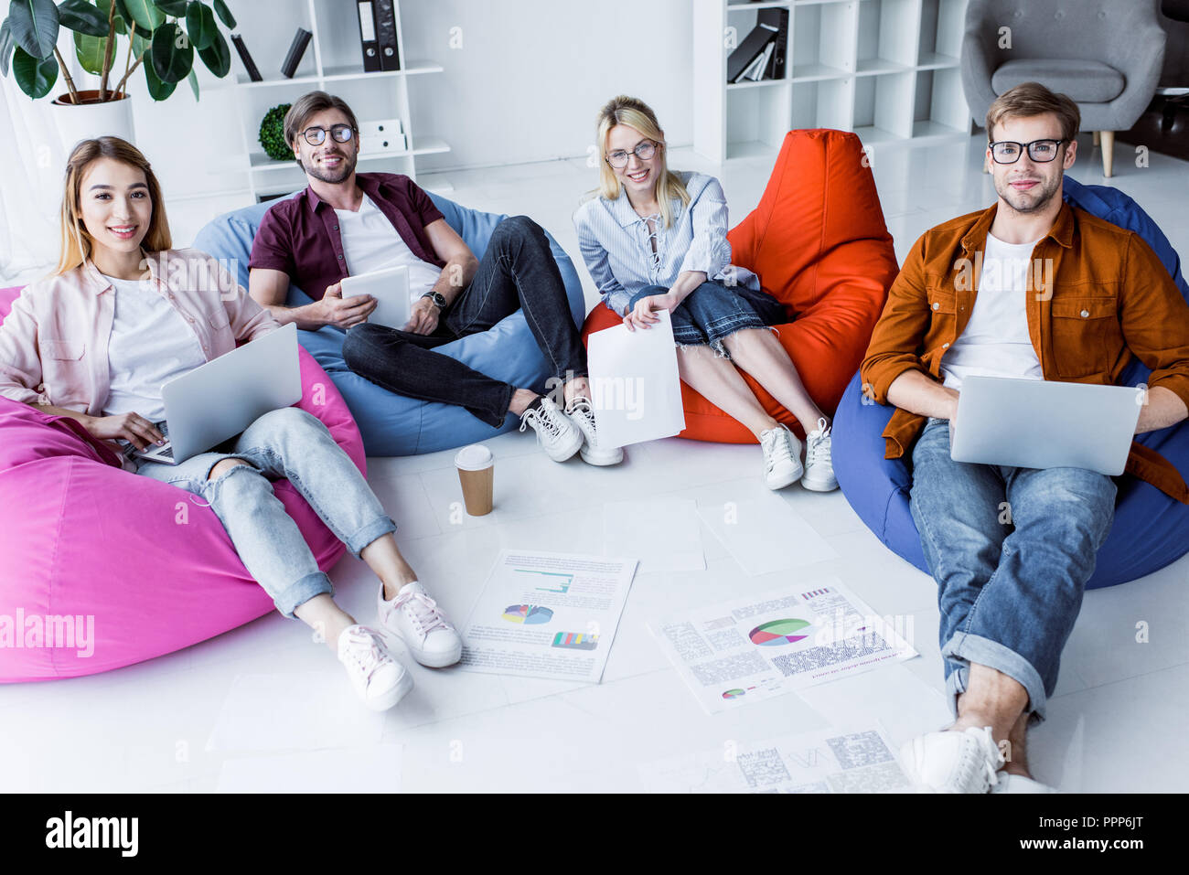 Bean bag office interior hi-res stock photography and images - Alamy