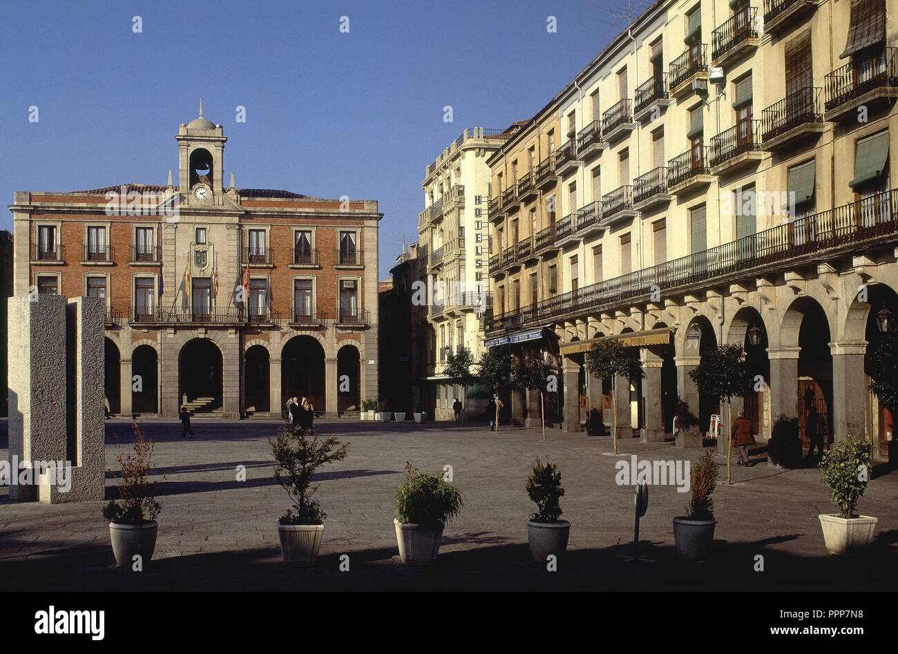 PLAZA MAYOR AL FONDO EL NUEVO AYUNTAMIENTO DE ZAMORA. Location ...