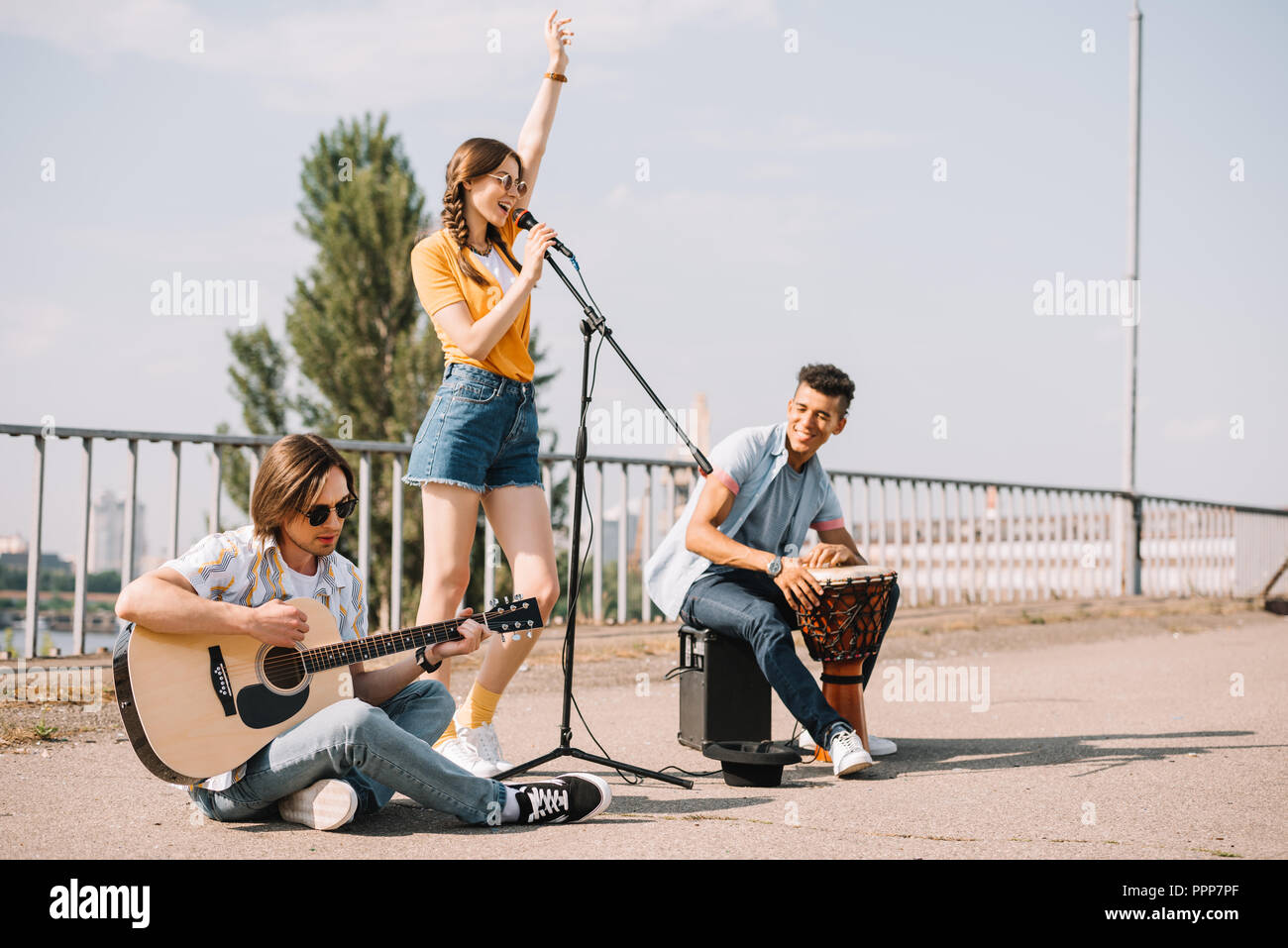 Young woman singing on street hi-res stock photography and images - Alamy