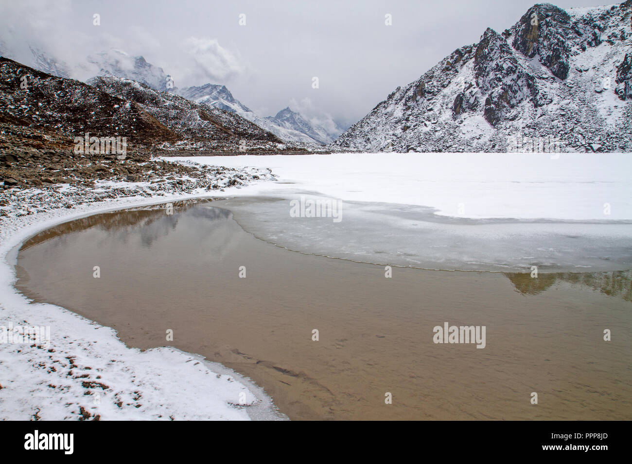 Gokyo lakes hi-res stock photography and images - Alamy