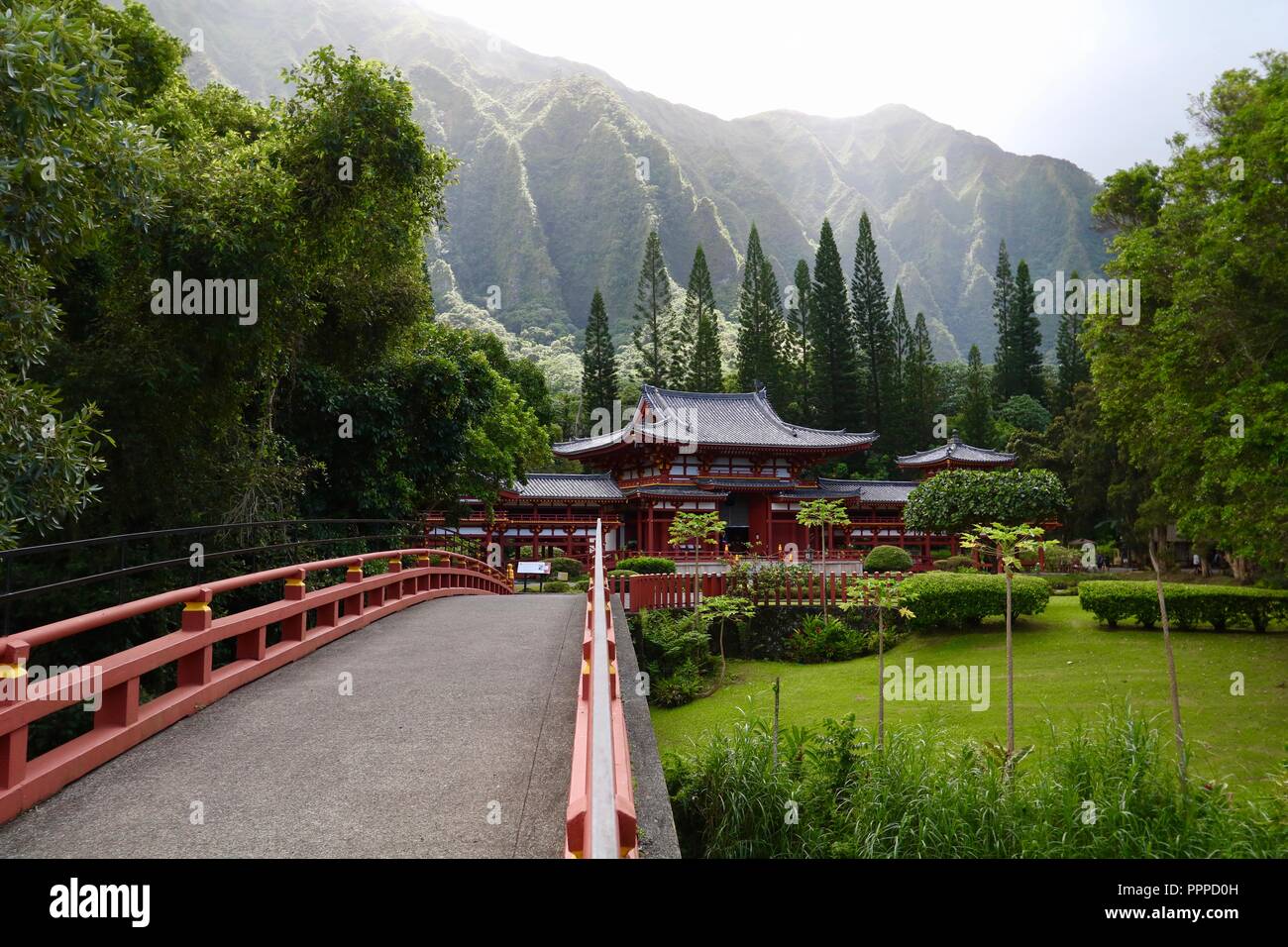 The Byodo-In Japanese Buddhist Temple in Hawaii Stock Photo - Alamy