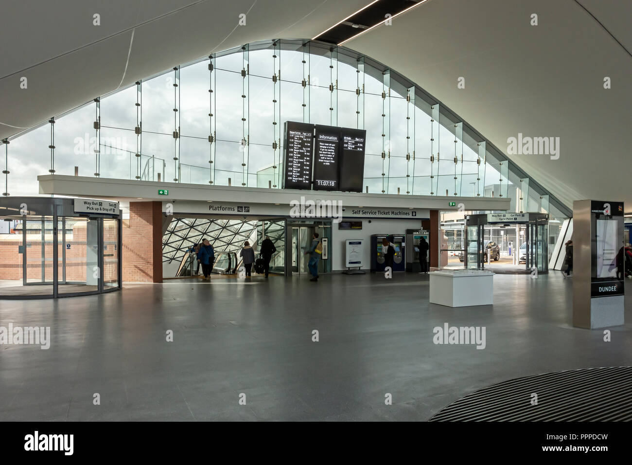 Dundee Railway Station High Resolution Stock Photography and Images - Alamy
