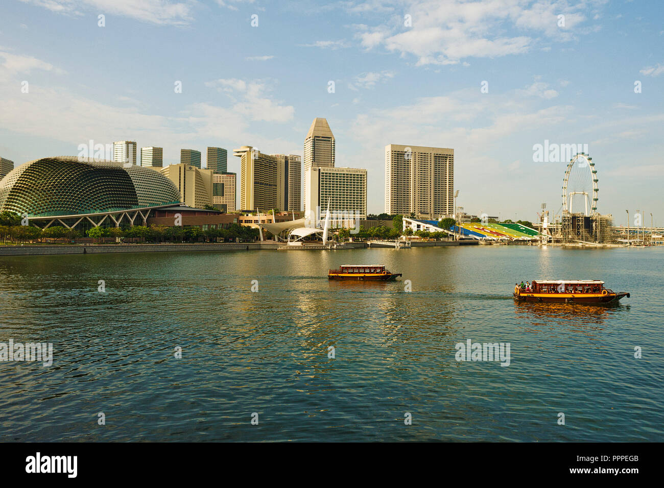 Modern building front esplanade hi-res stock photography and images - Alamy