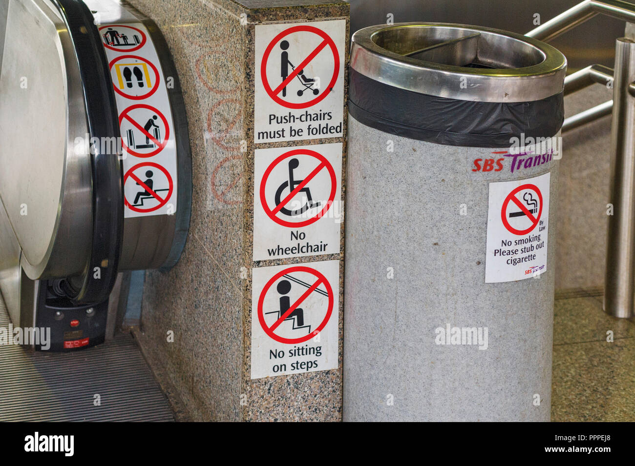 ban signs subway singapore Stock Photo - Alamy