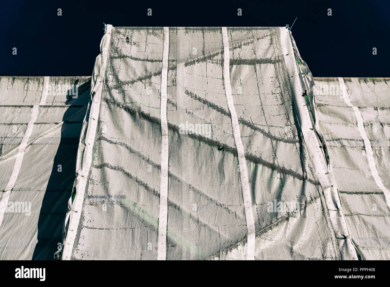 Safety netting hi-res stock photography and images - Alamy