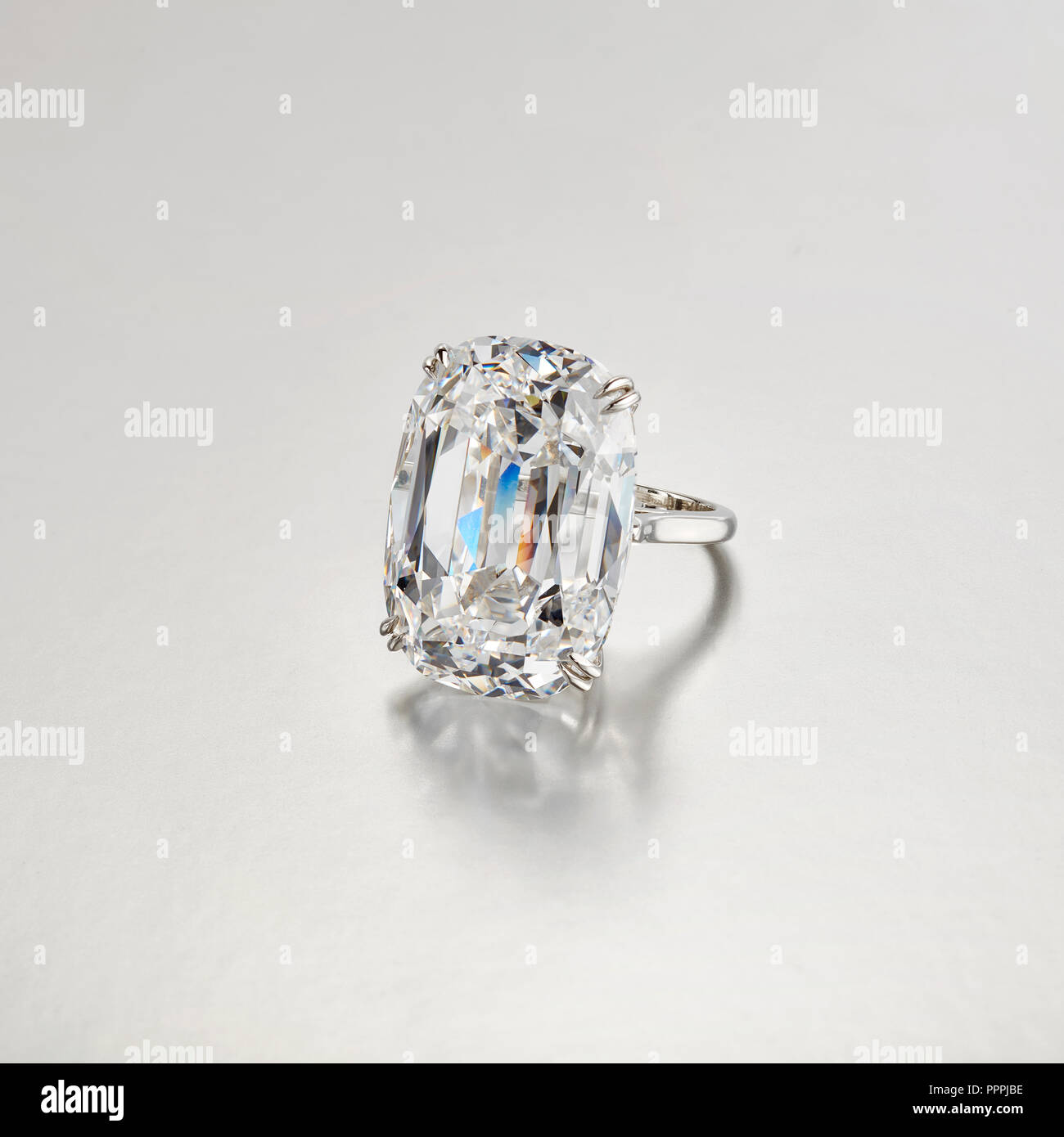 Large diamond ring hi-res stock photography and images - Alamy