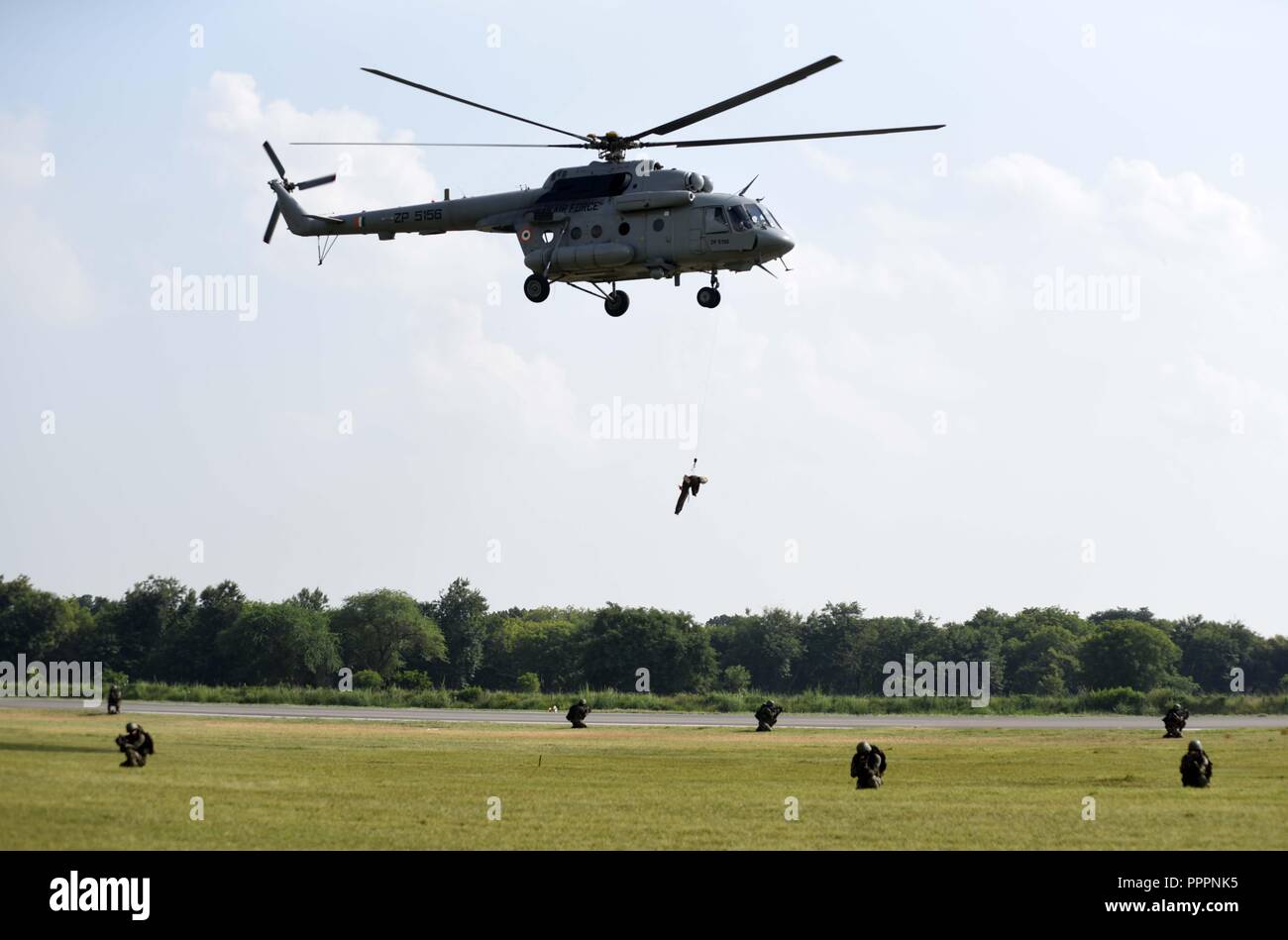 Allahabad, India. 26th Sep, 2018. Allahabad: IAF show their skill as ...