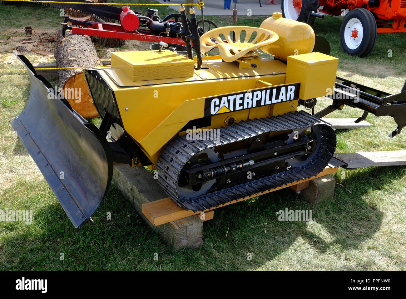 Vintage Caterpillar Tractor Stock Photo - Alamy