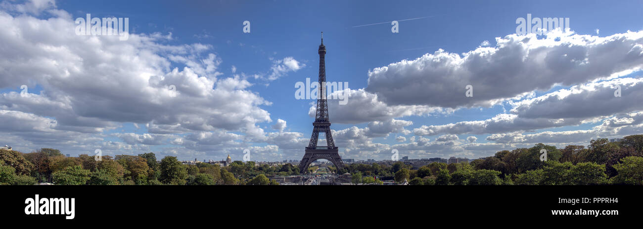 Panoramic view paris eiffel tower hi-res stock photography and images ...