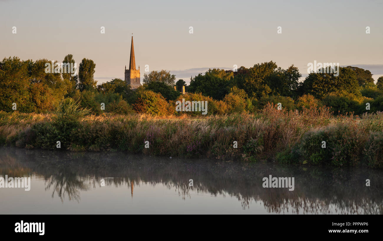 Beautiful sunrise landscape image of River Thames at Lechlade-on-Thames ...