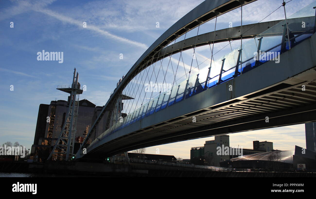 Feather Bridge, Media City, UK Stock Photo - Alamy