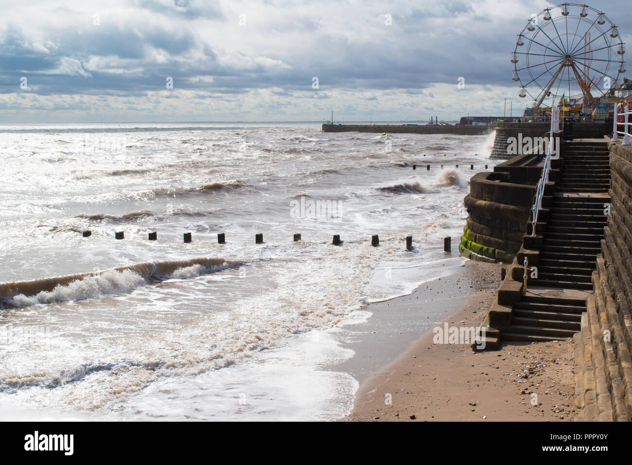 Harbour wall at bridlington hi-res stock photography and images - Alamy