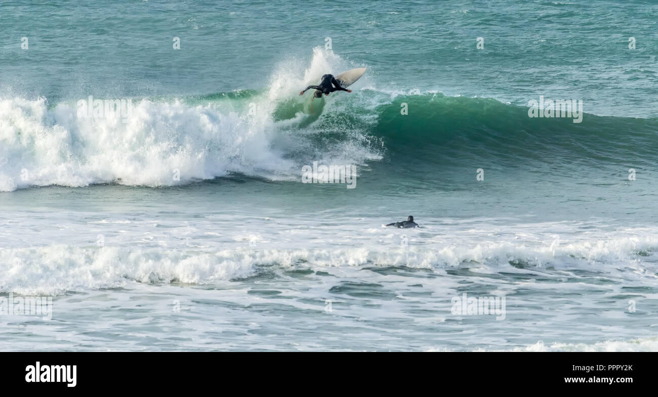 Surfing fistral beach hi-res stock photography and images - Alamy
