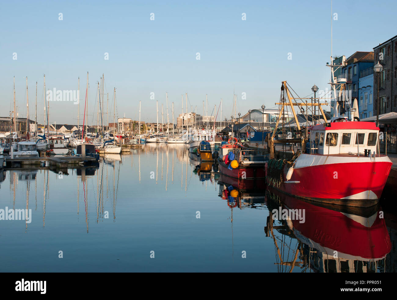 Boat fishing boat uk harbour golden hour hi-res stock photography and ...