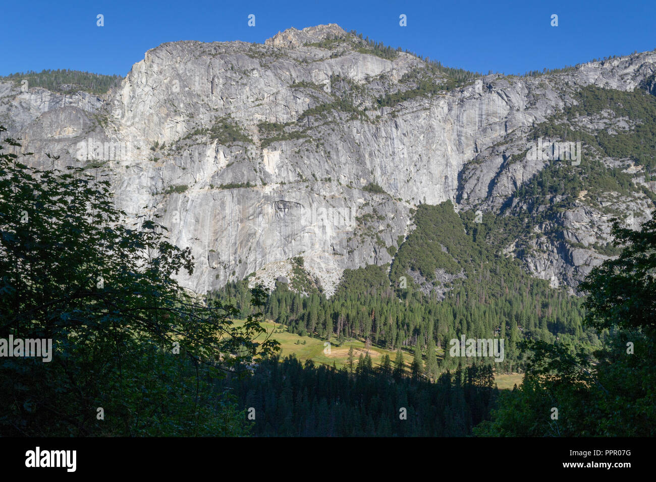 Lost Arrow rock at Yosemite from the 4 mile trail Stock Photo - Alamy