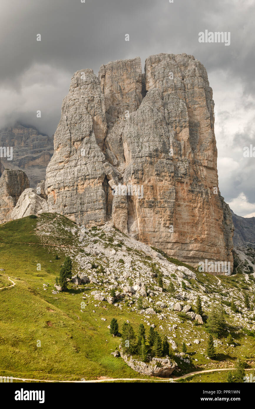 Five torri hi-res stock photography and images - Alamy