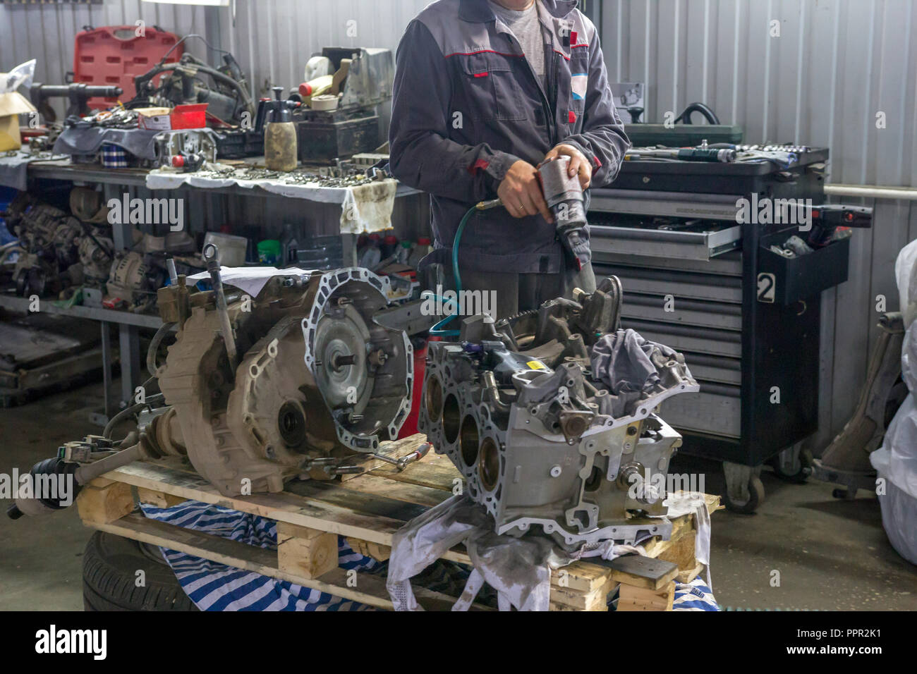 Looking out of a workshop hi-res stock photography and images - Alamy