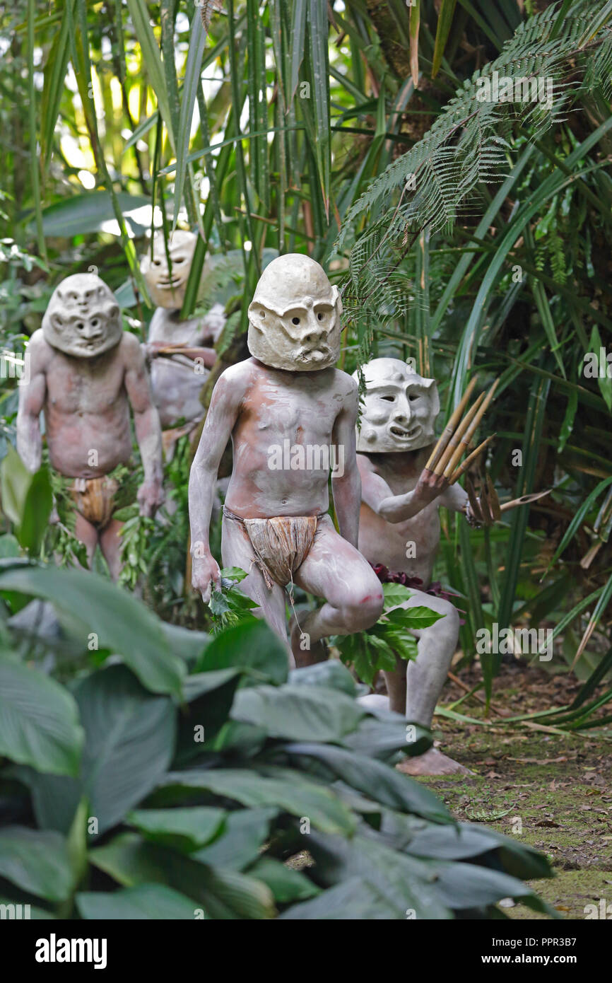 Mud Men performing a traditional dance in Papua New Guinea Stock Photo ...