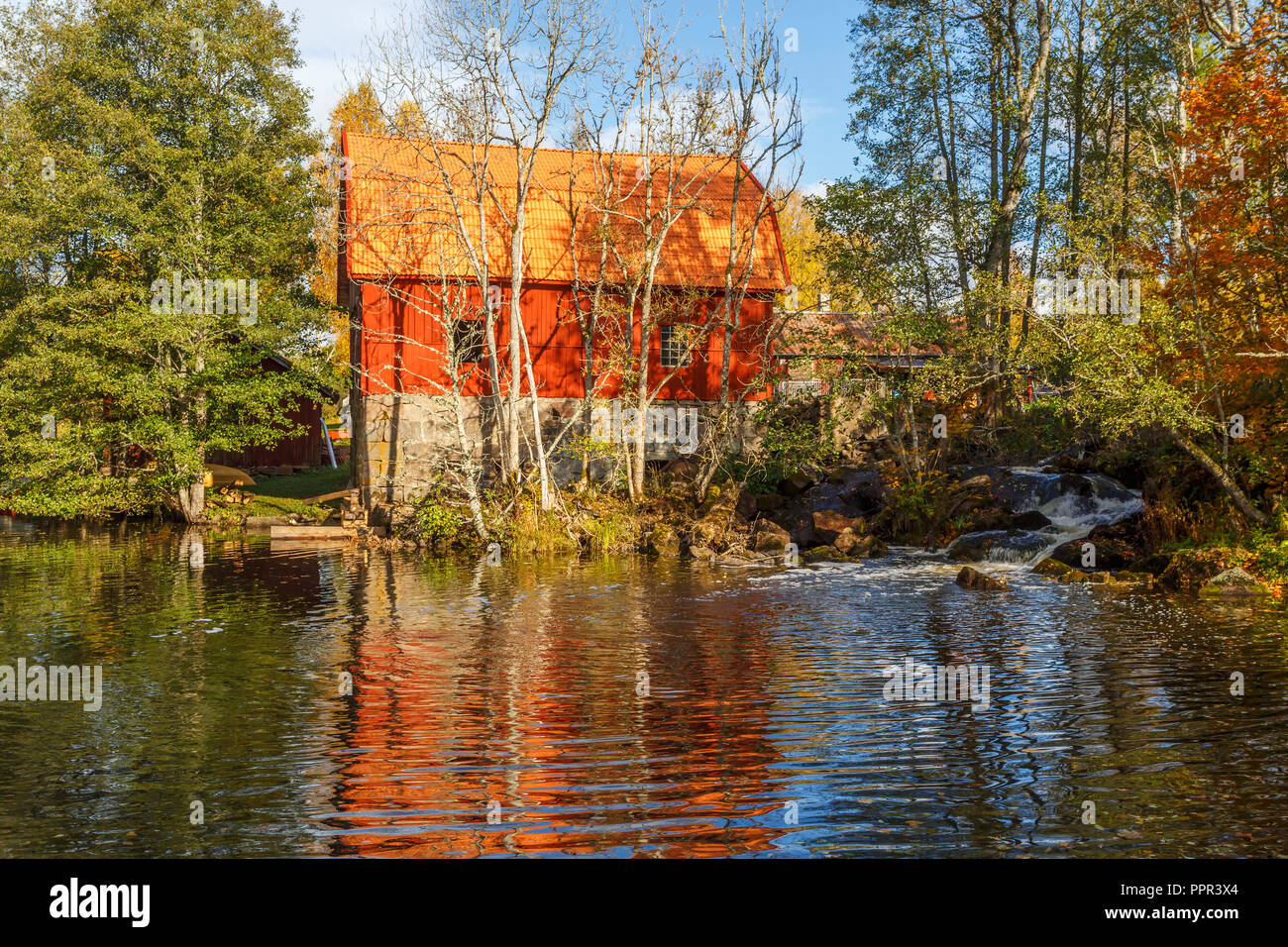 Old watermill mill cottage hi-res stock photography and images - Alamy