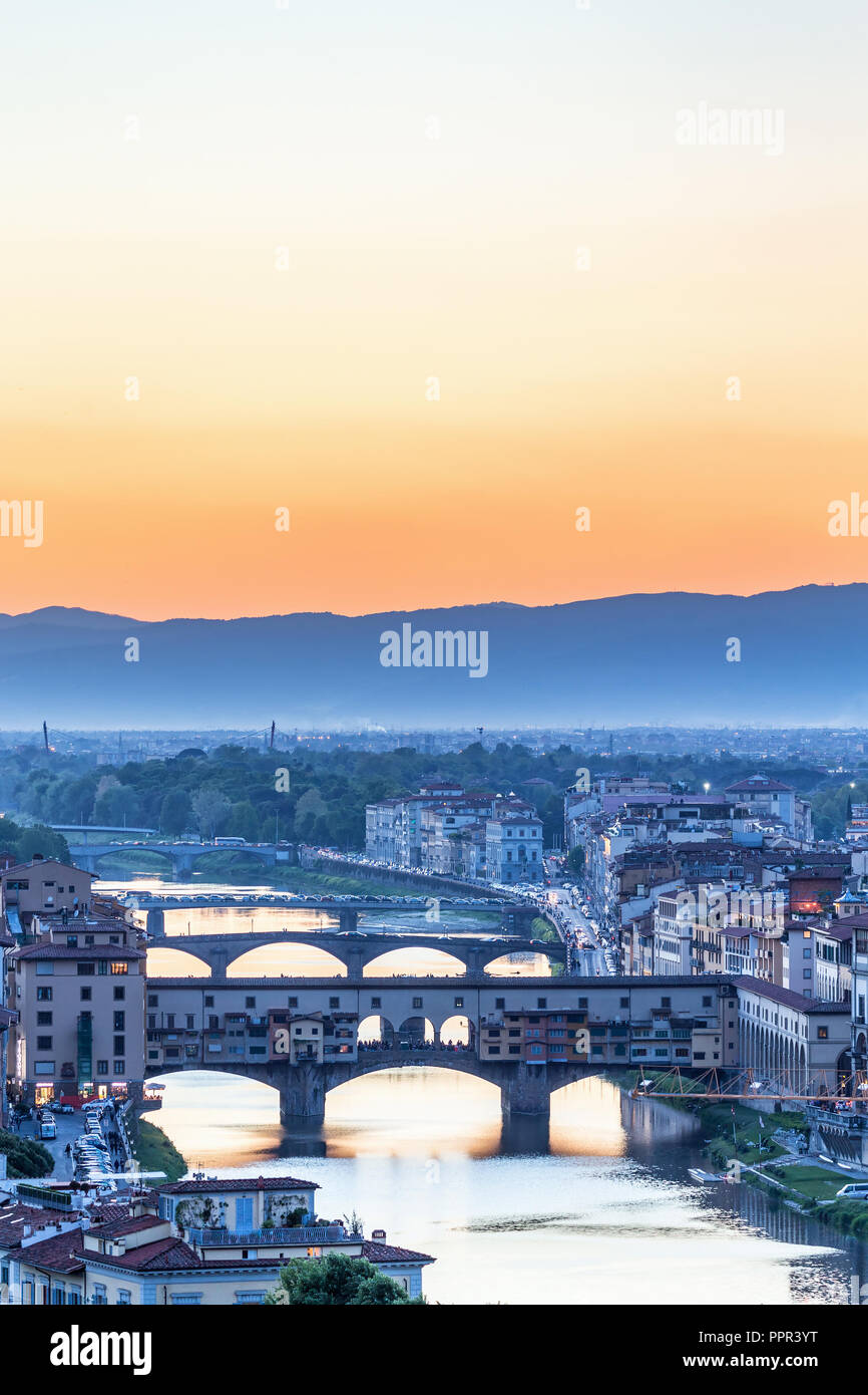 Sunset views of ponte vecchio hi-res stock photography and images - Alamy