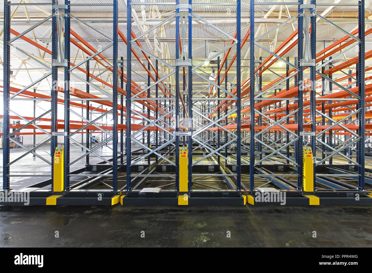 Pallet racking hi-res stock photography and images - Alamy