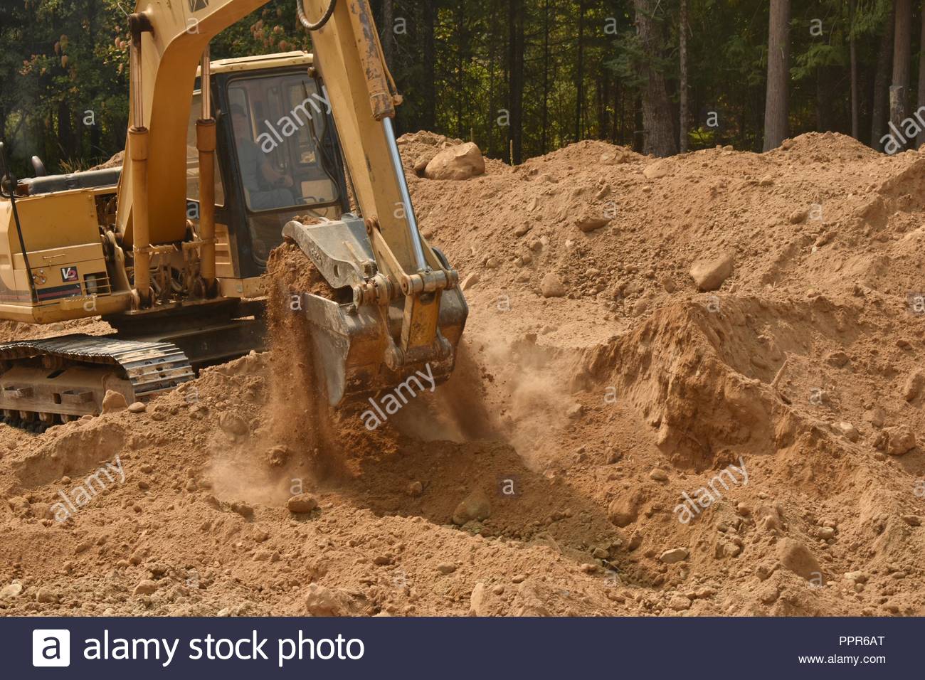 Shoveling Dirt Stock Photos & Shoveling Dirt Stock Images - Alamy