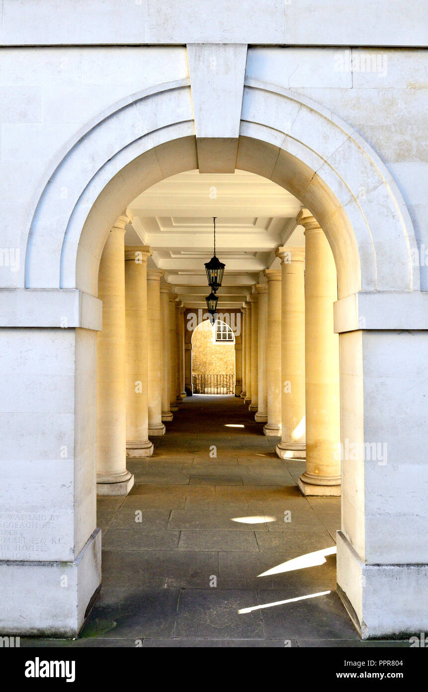 Pump Court Cloisters between Church Court and Pump Court in Inner ...