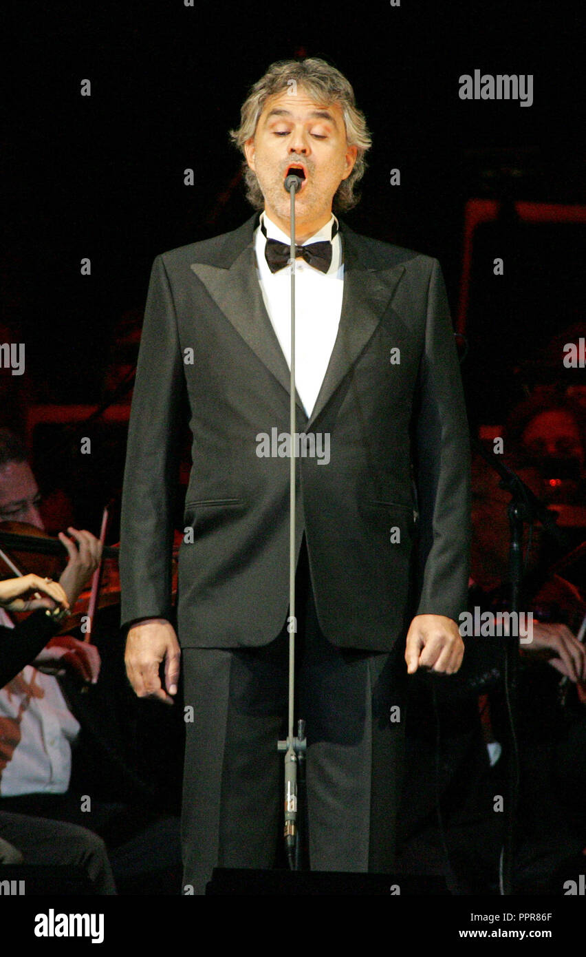 Andrea bocelli in concert hi-res stock photography and images - Alamy