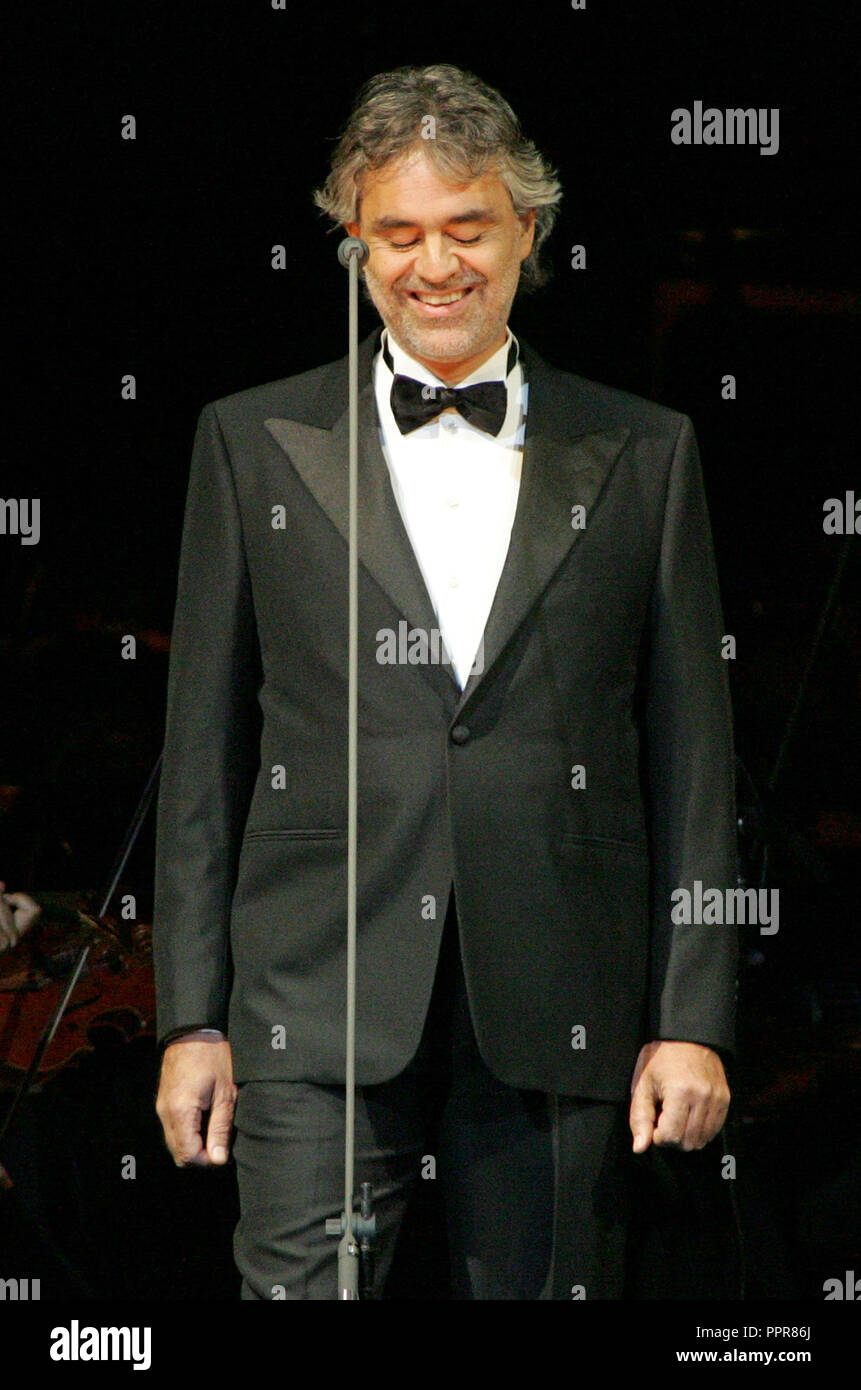 Andrea bocelli in concert hi-res stock photography and images - Alamy