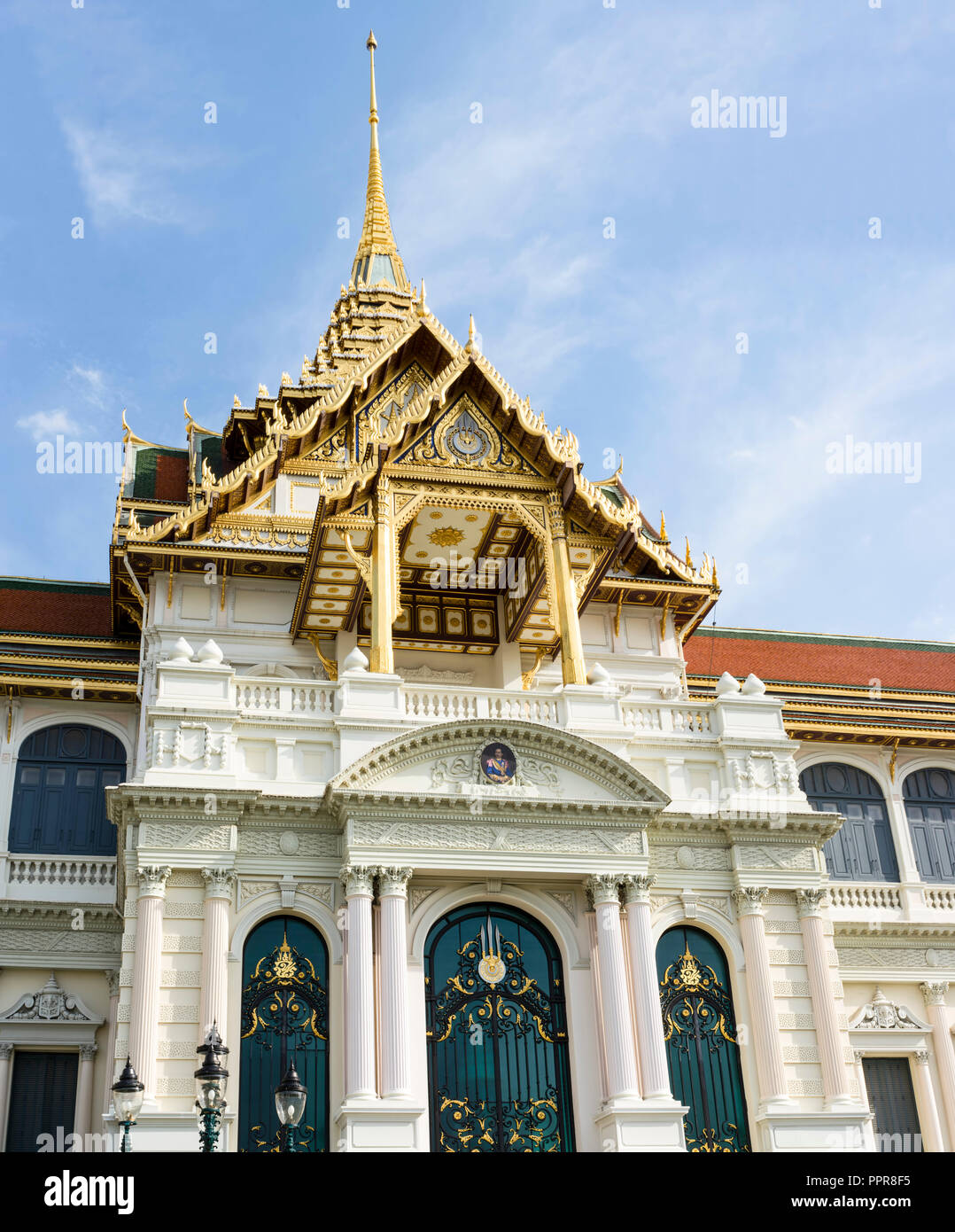 The Grand Palace is a complex of buildings at the heart of Bangkok ...