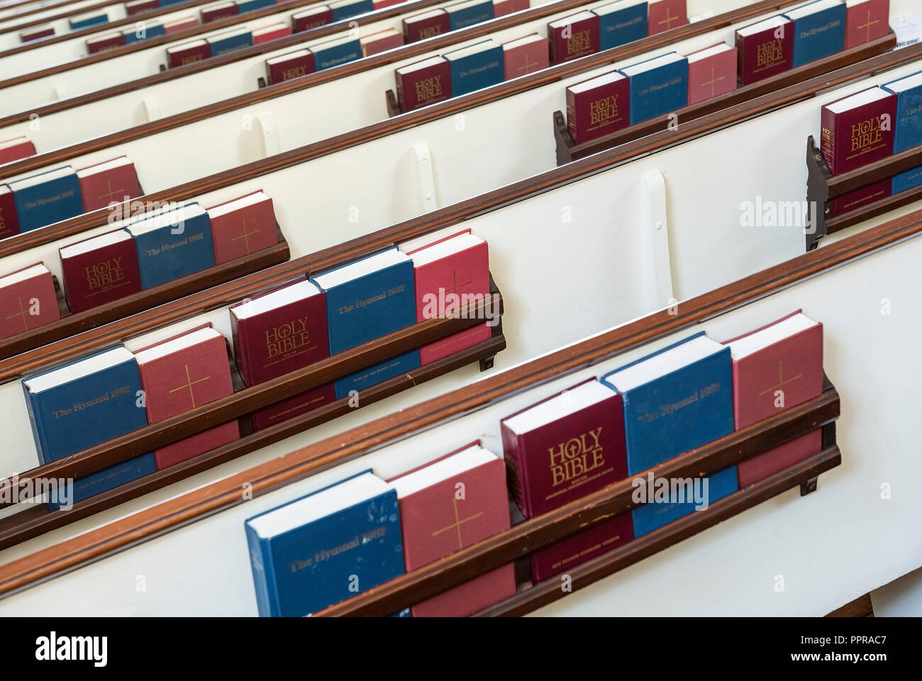 Church pews prayer hi-res stock photography and images - Alamy