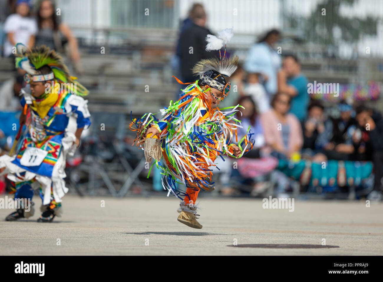 Native american dancing and child hi-res stock photography and images ...