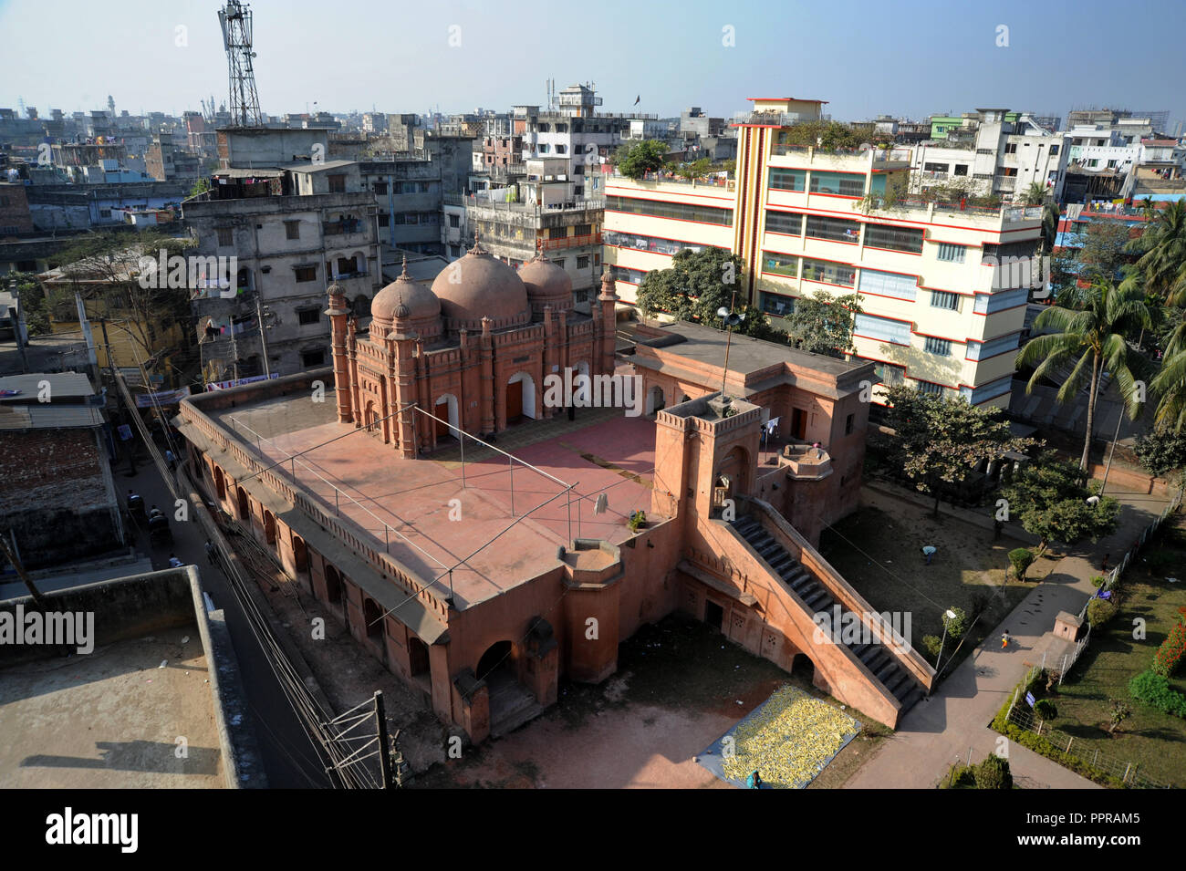 Mosjid hi-res stock photography and images - Alamy