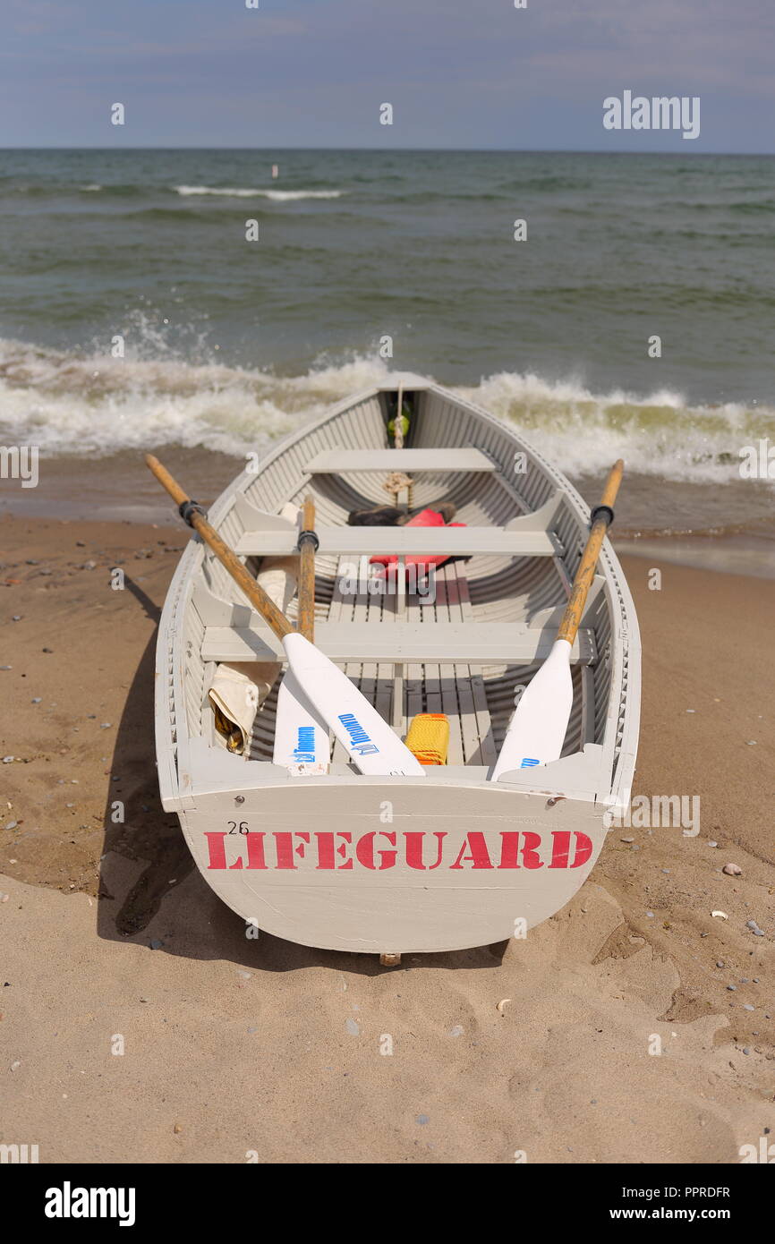 Lifeguard boat on Woodbine Beach, Toronto, CA Stock Photo - Alamy